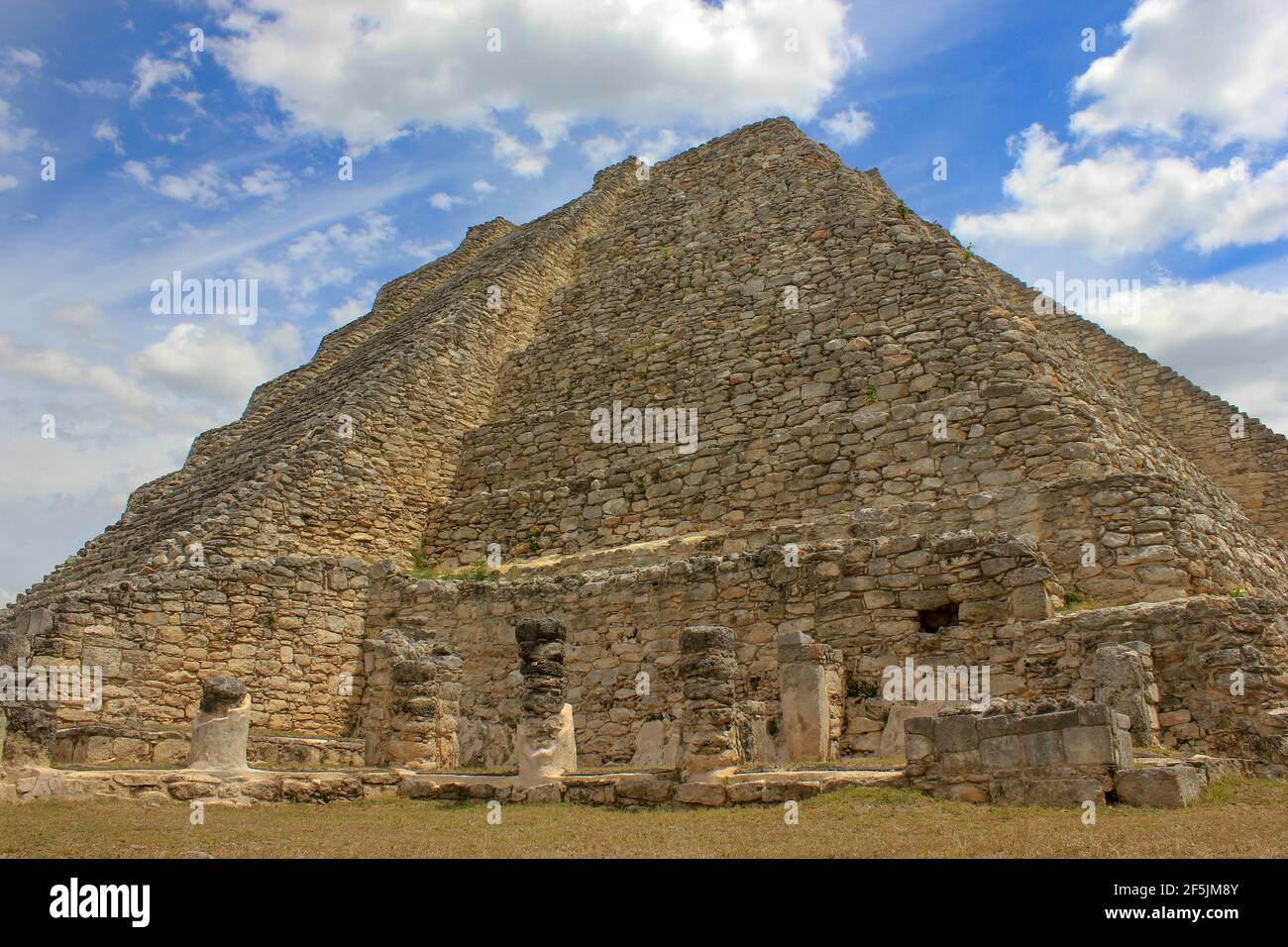 Temple of Kukulcan at Mayapan in Mexico (Mayan ruins Stock Photo - Alamy