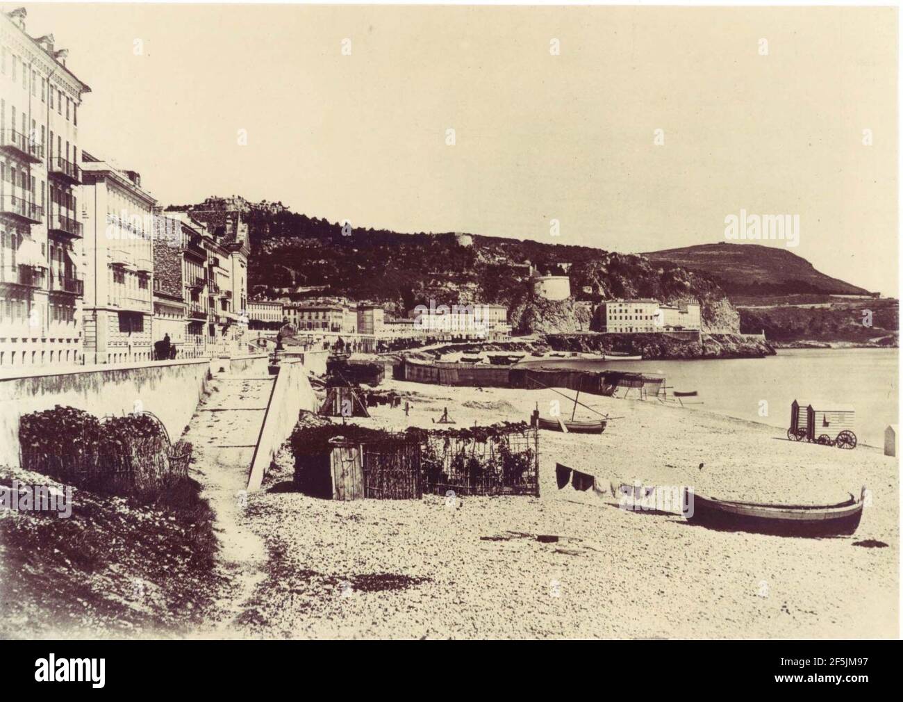 Quai du midi, collines Stock Photo - Alamy
