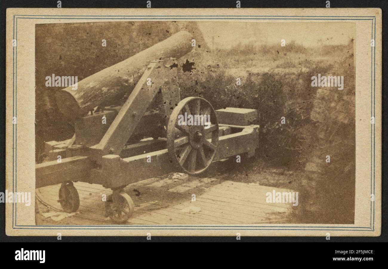Quaker gun mounted on bluff of Port Hudson, La.) - photographed by ...