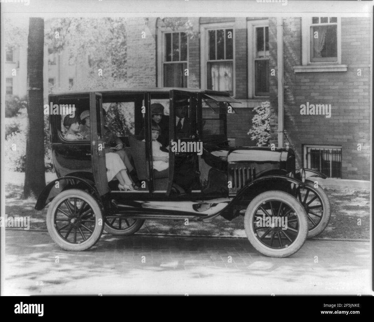 Quarter side view of a Ford sedan Stock Photo - Alamy