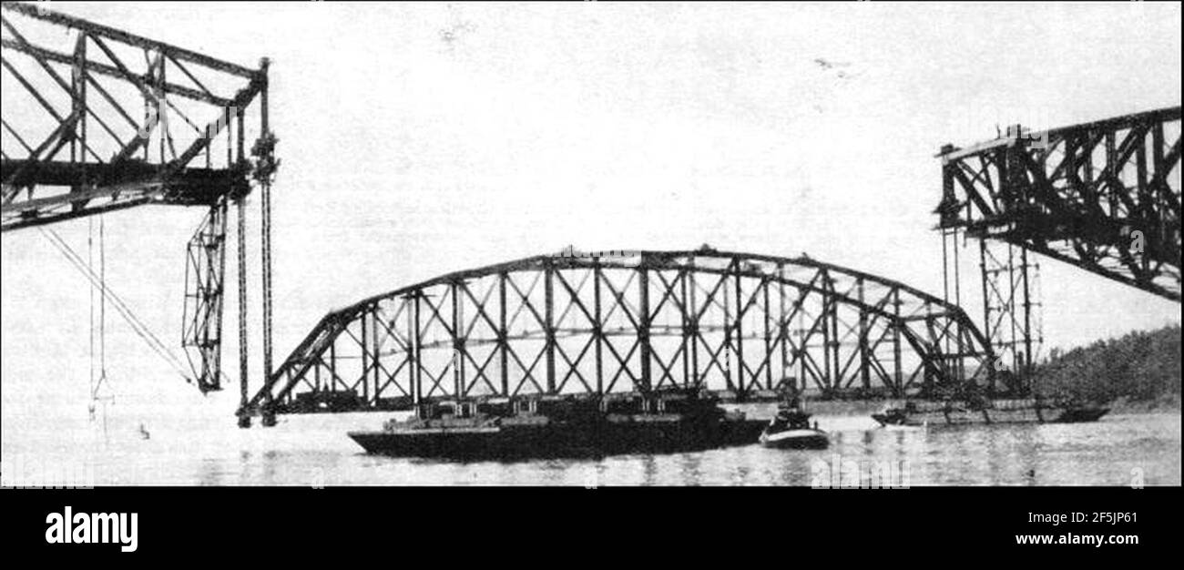 Quebec Bridge final span Stock Photo - Alamy