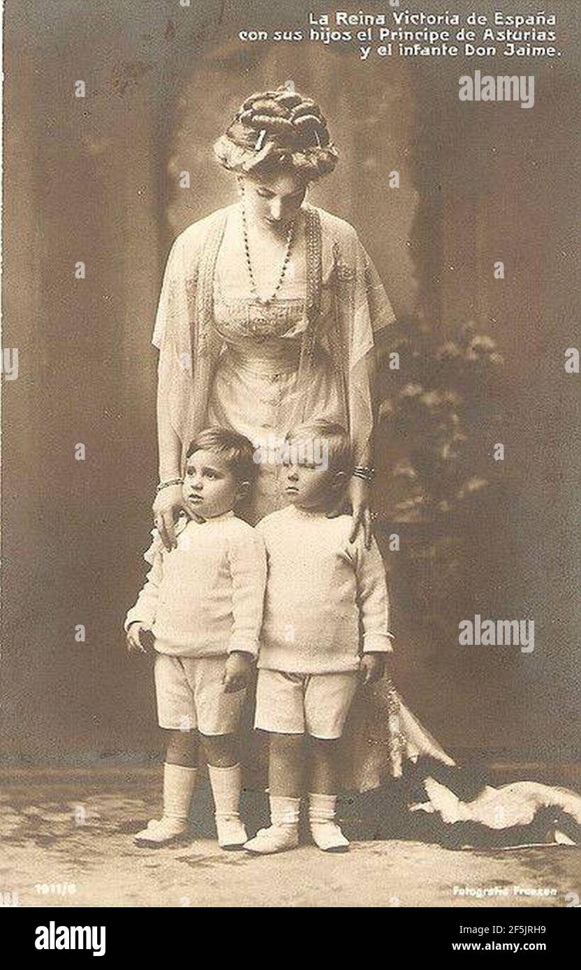 Queen Victoria Eugenia of Spain with Crown Prince Alfonso and Infante ...