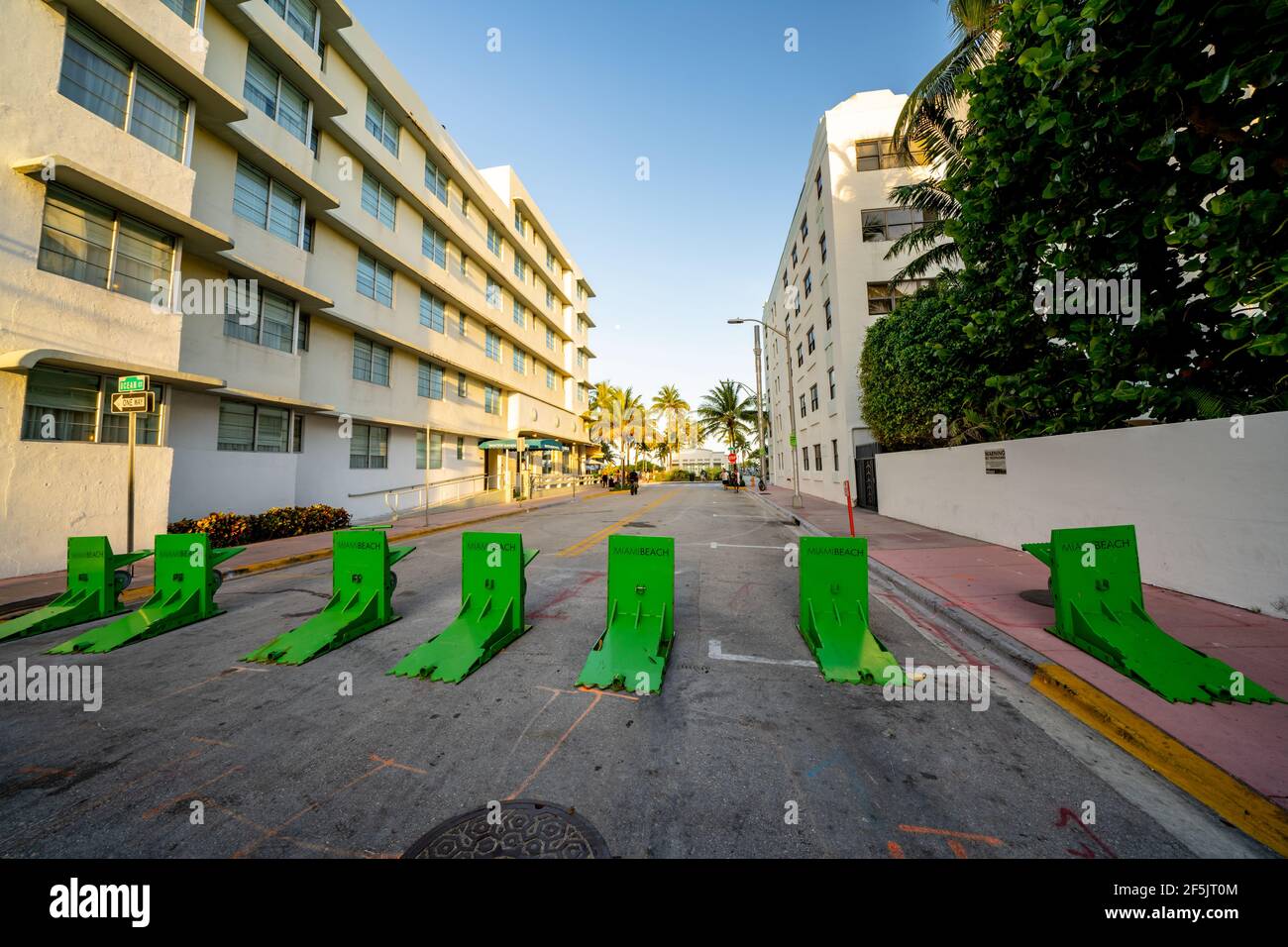 Photo of Spring Break in Miami Beach with police enforced 8pm curfew ...