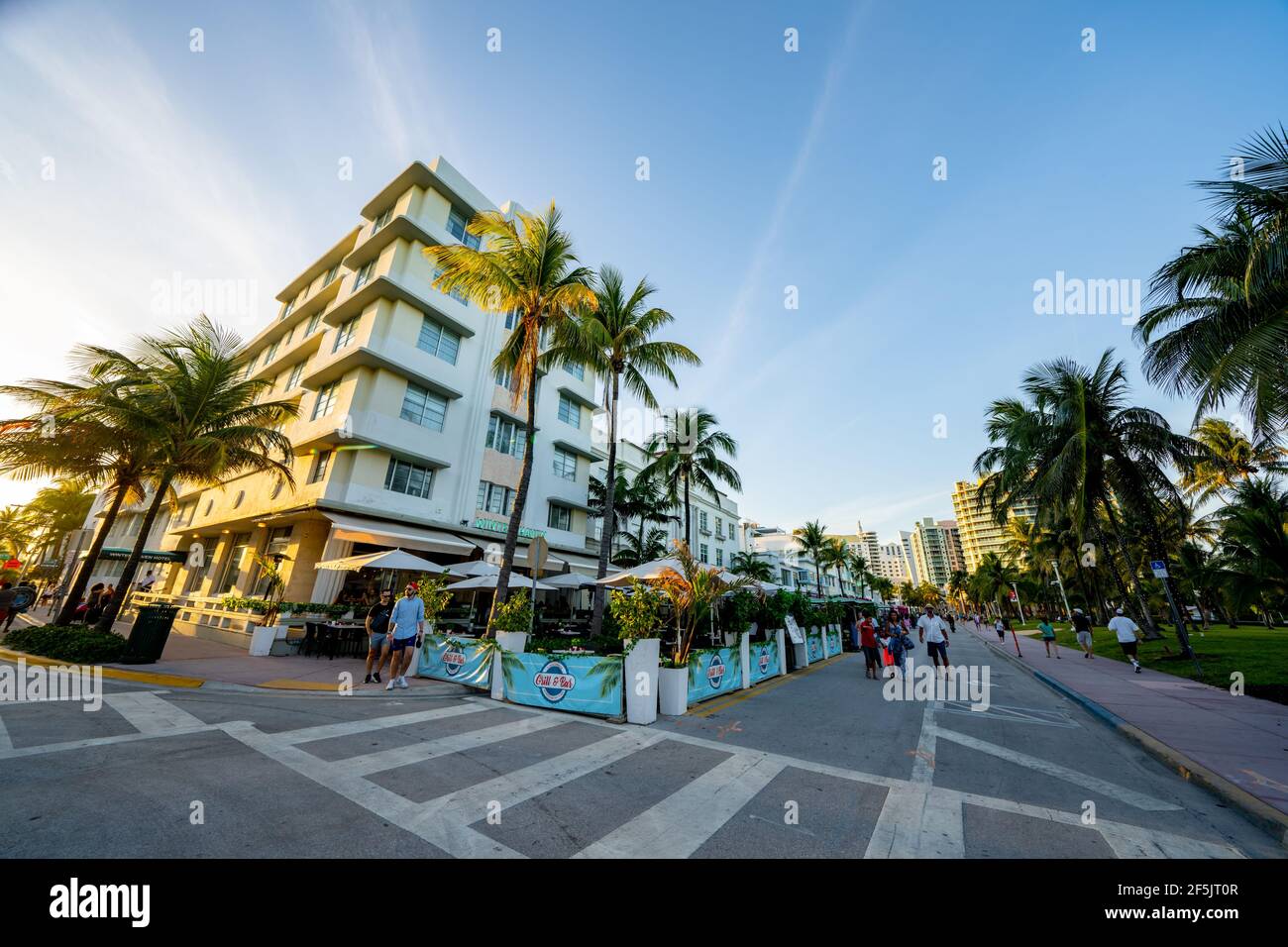 Photo of Spring Break in Miami Beach with police enforced 8pm curfew Stock Photo - Alamy