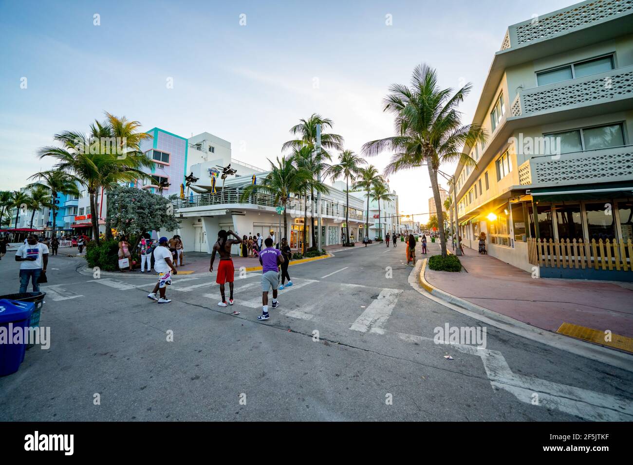 Photo of Spring Break in Miami Beach with police enforced 8pm curfew ...