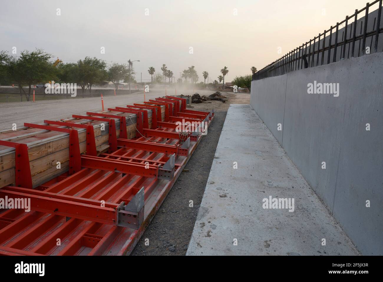 Stalled border wall hi-res stock photography and images - Alamy