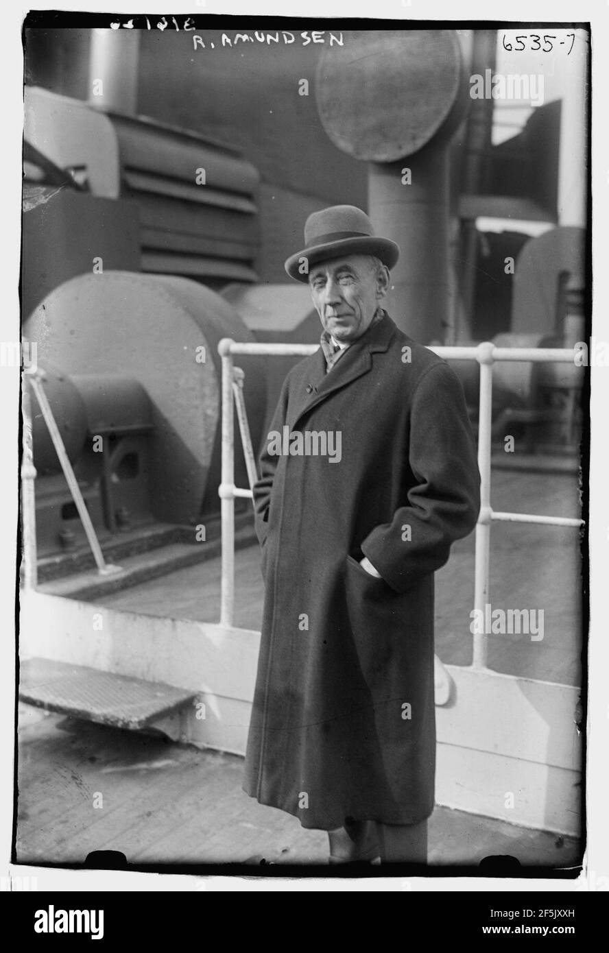 R amundsen hi-res stock photography and images - Alamy
