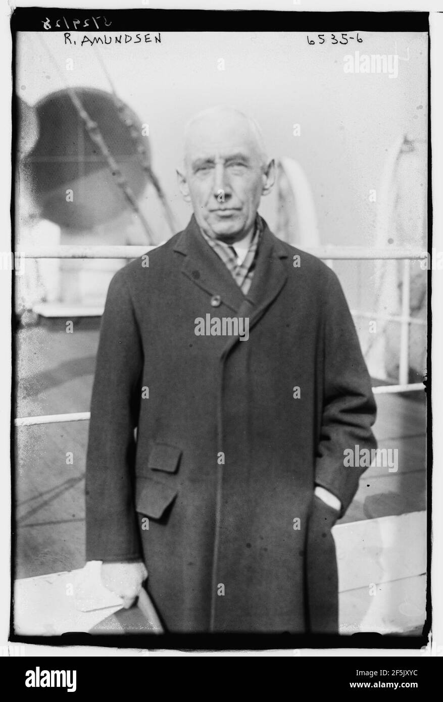 R amundsen hi-res stock photography and images - Alamy