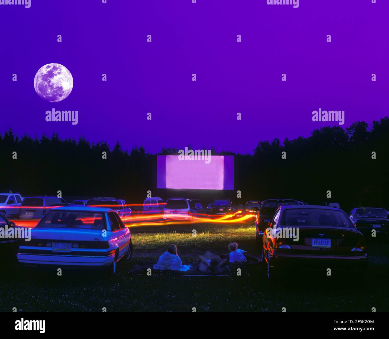 Drive in movie theaters hi-res stock photography and images - Alamy