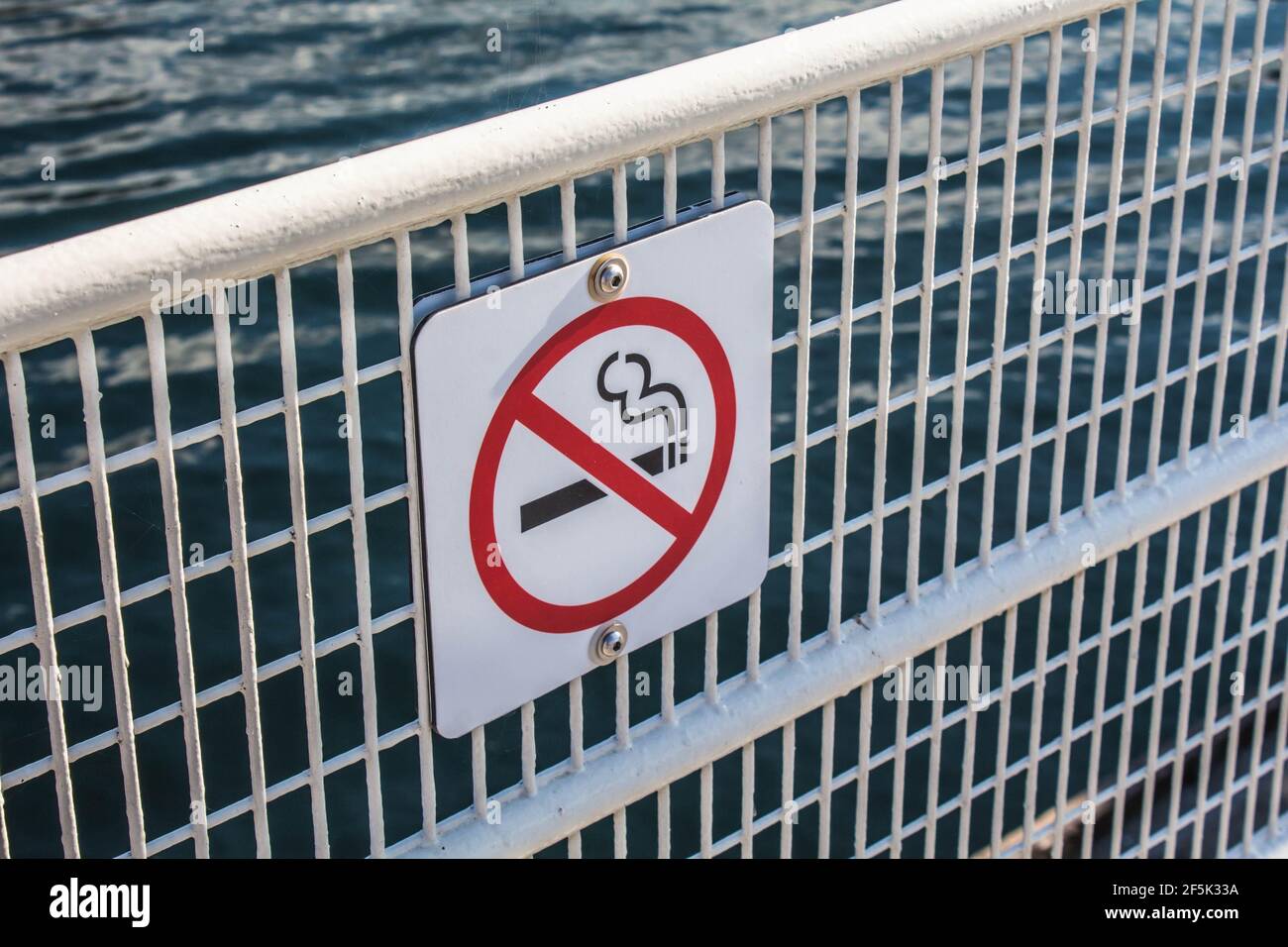 Smoke prohibition sign hi-res stock photography and images - Alamy