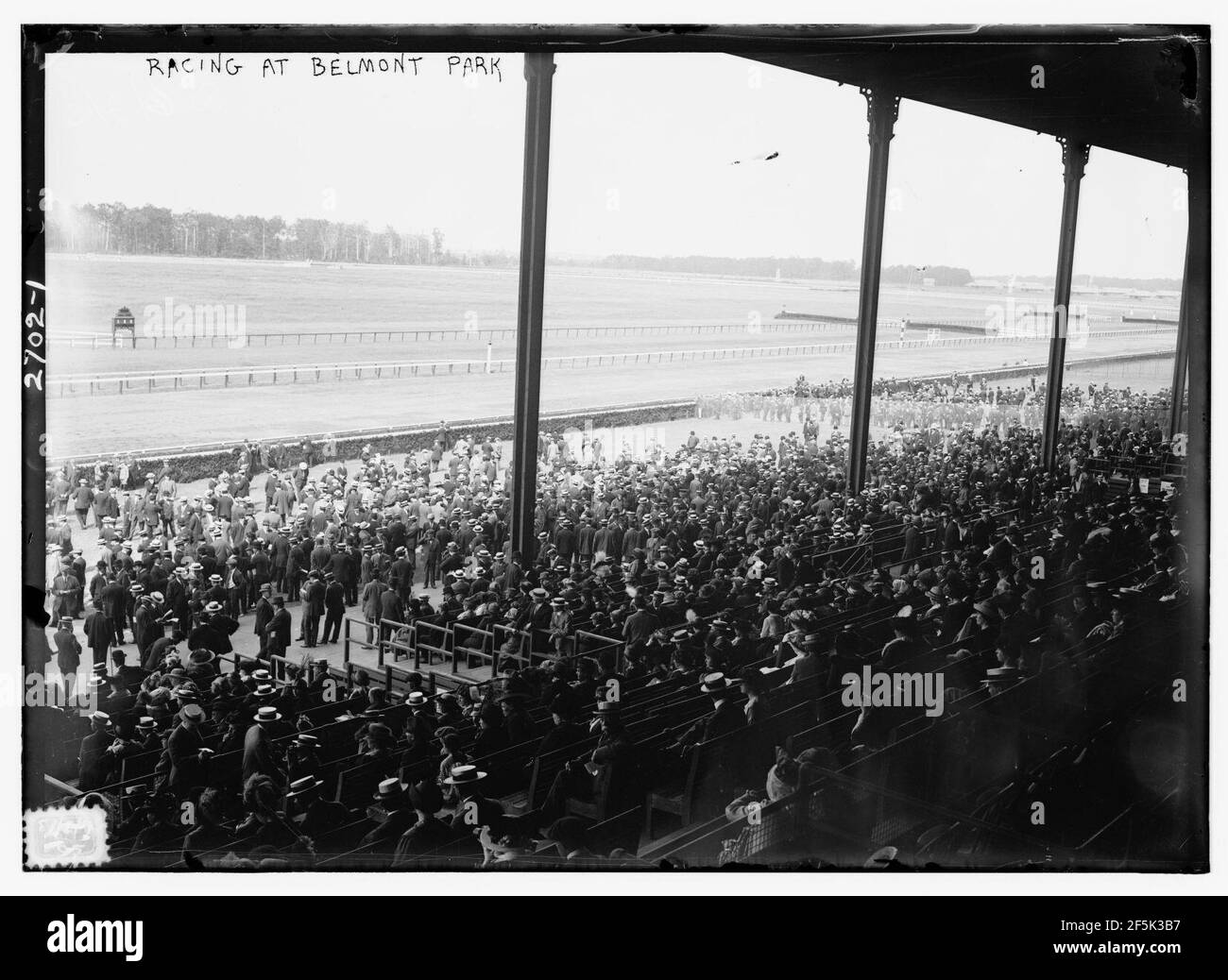 Racing at Belmont Park Stock Photo - Alamy