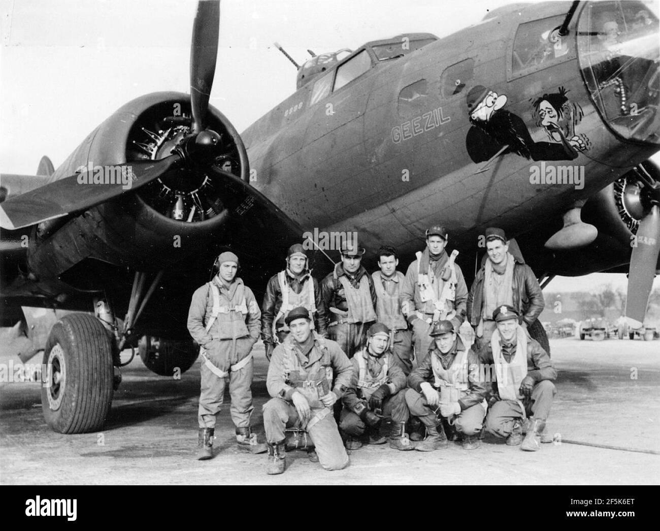 RAF Chelveston - 305th Bombardment Group -B-17 Crew Geezil Stock Photo ...