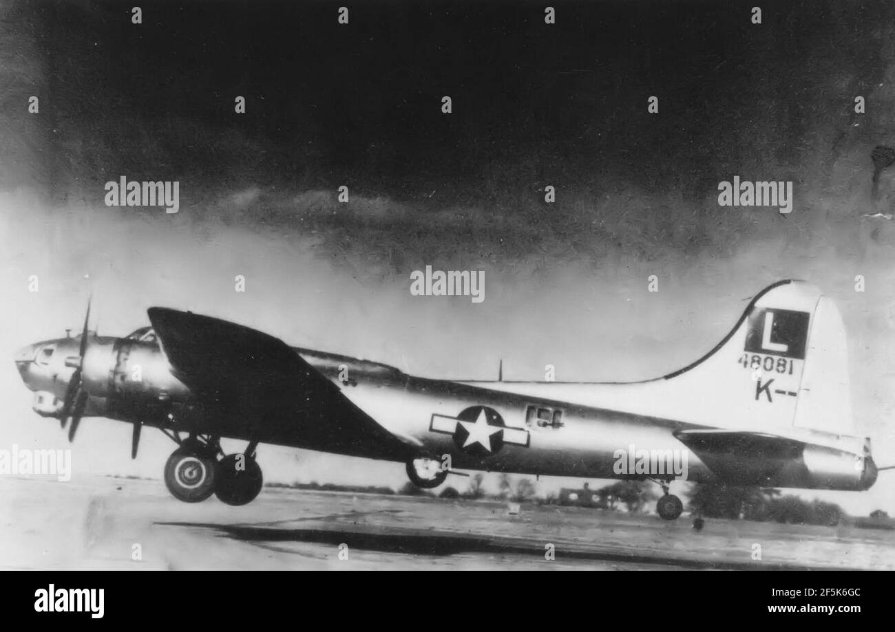 RAF Deopham Green - 452d Bombardment Group B-17G 44-8081 Stock Photo ...