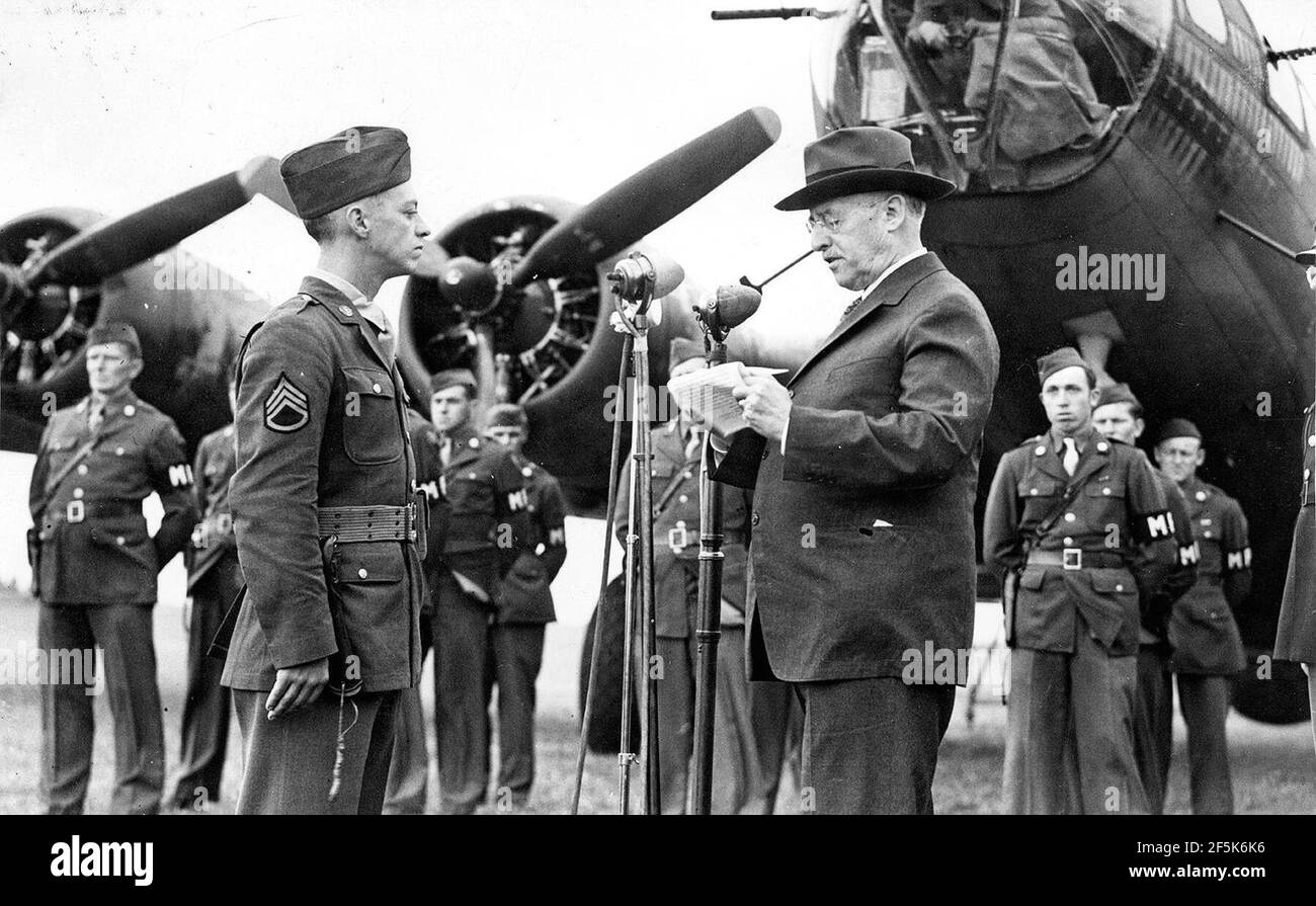RAF Thurleigh - 306th Bombardment Group - MoH Ceremony Maynard Smith ...