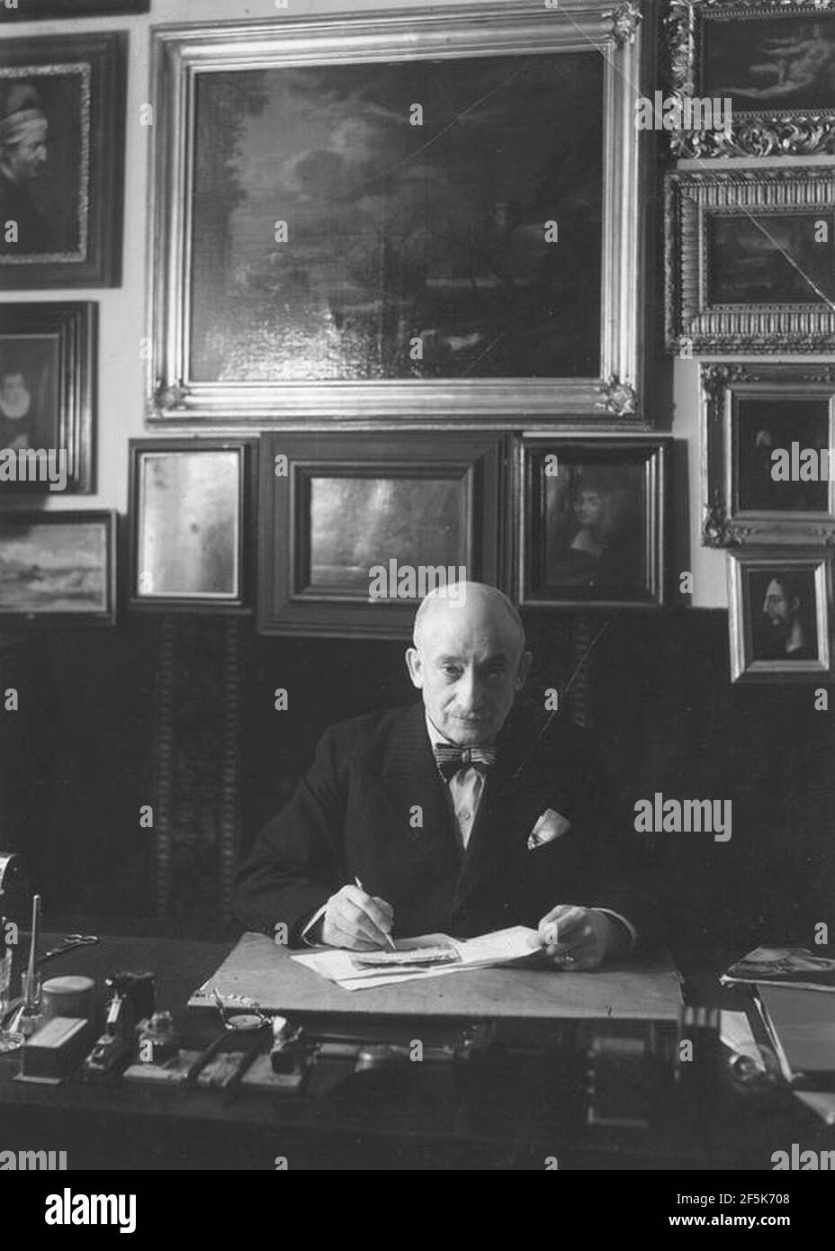 Scherman hi-res stock photography and images - Alamy