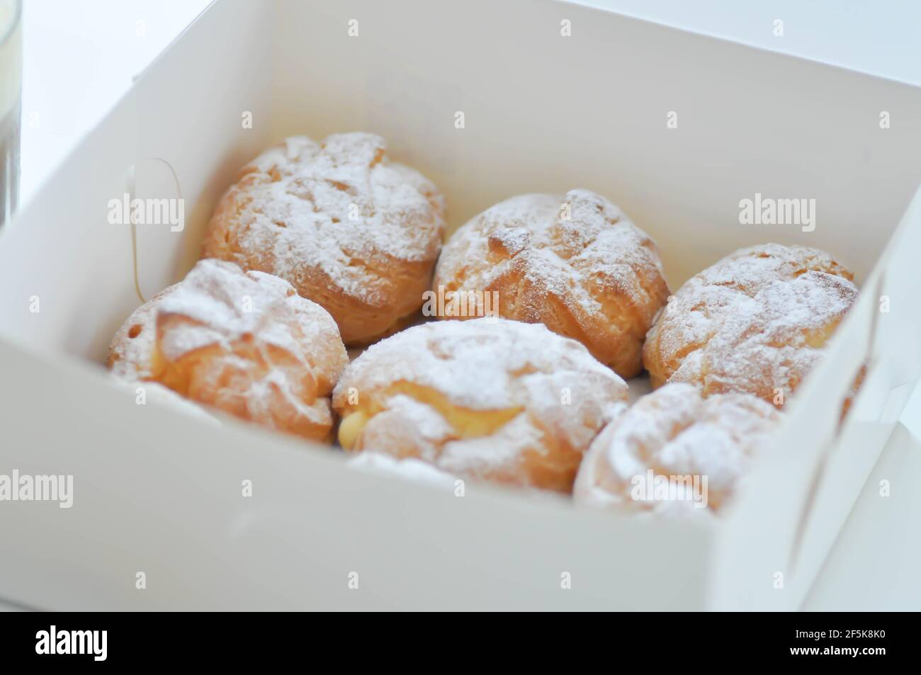 Eclair box hi-res stock photography and images - Alamy