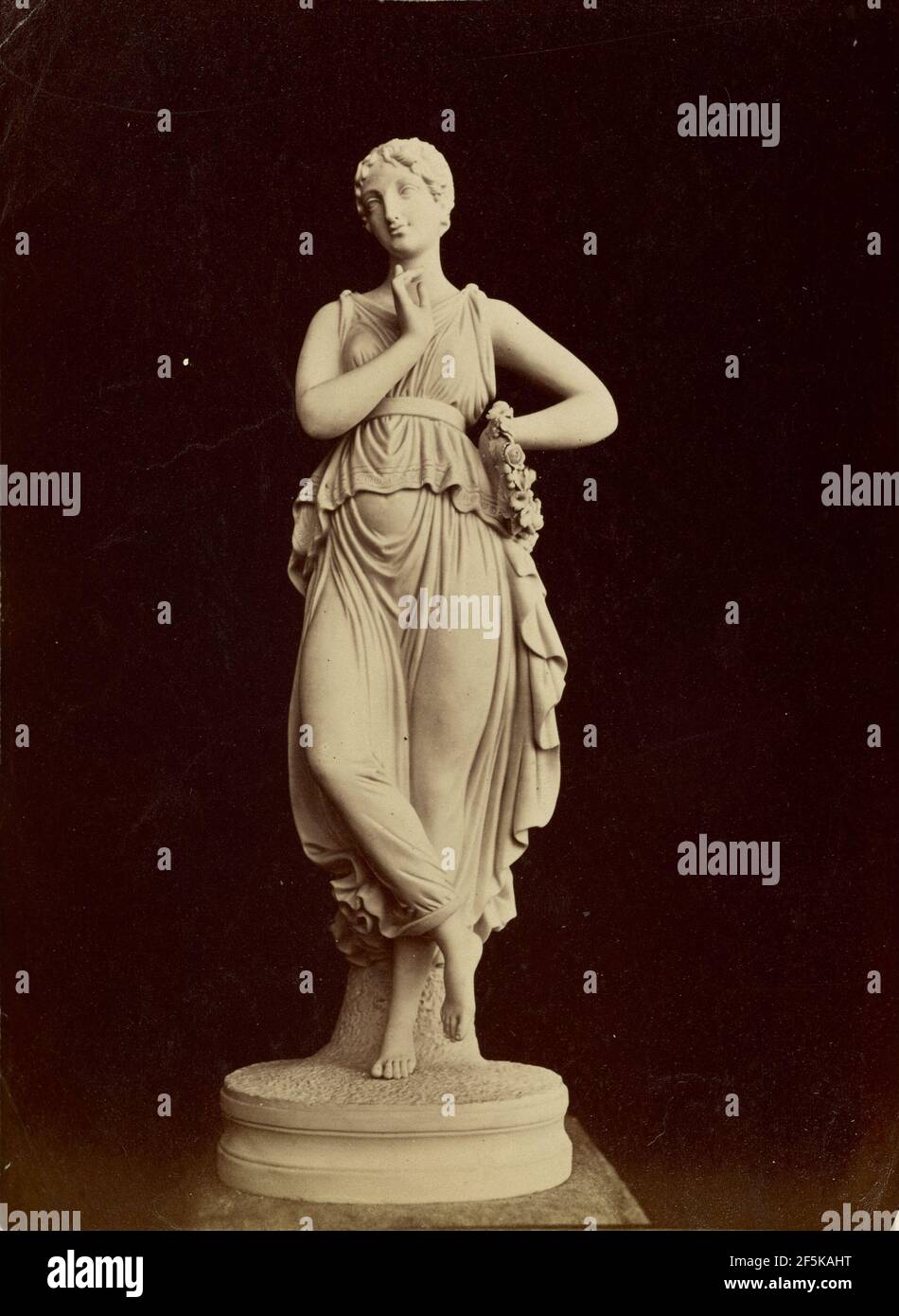 Classical female statue hi-res stock photography and images - Alamy
