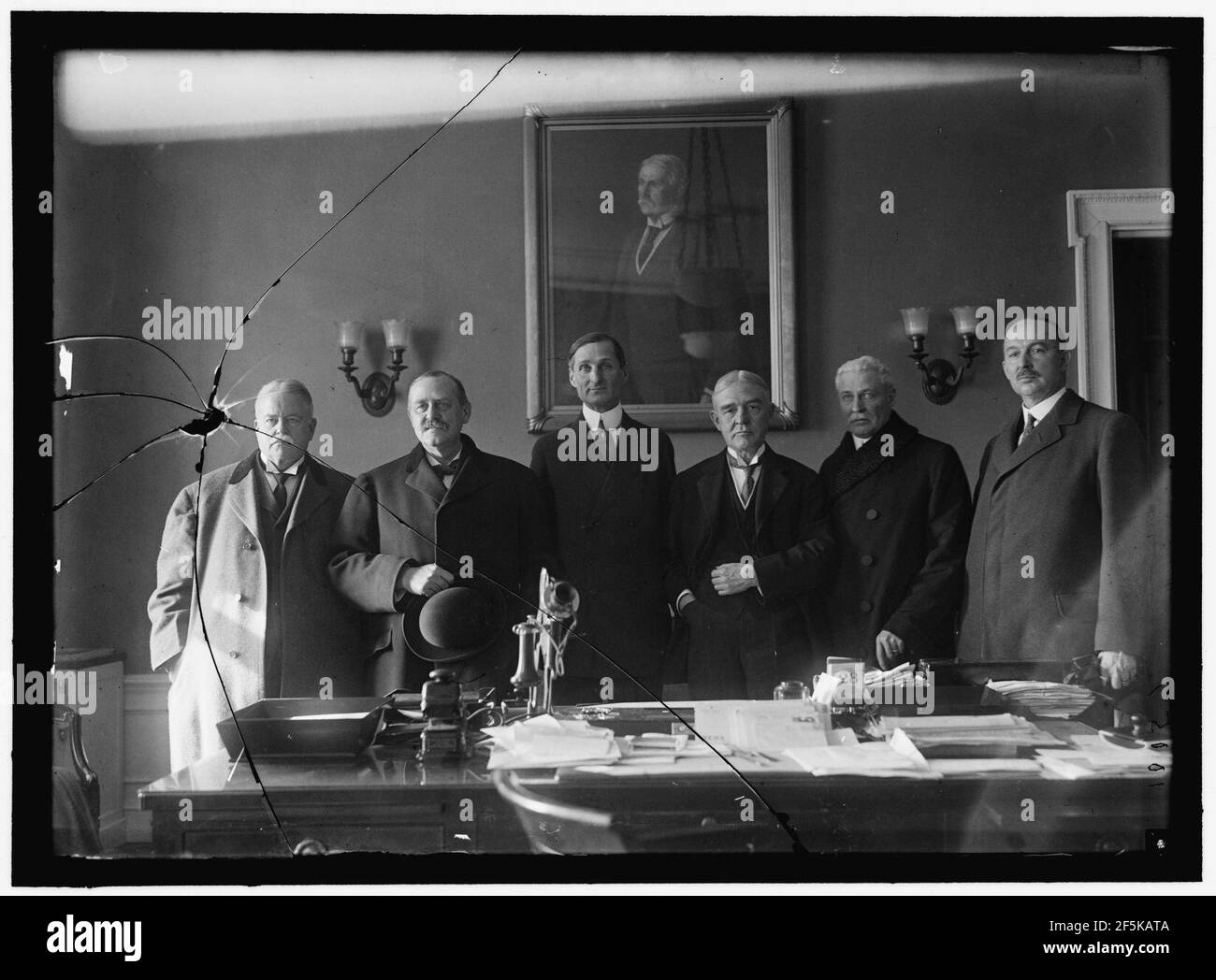 RAILROADS WAR BOARD. ELLIOTT, HOWARD, PRESIDENT, N.P. RAILWAY; HOLDEN ...