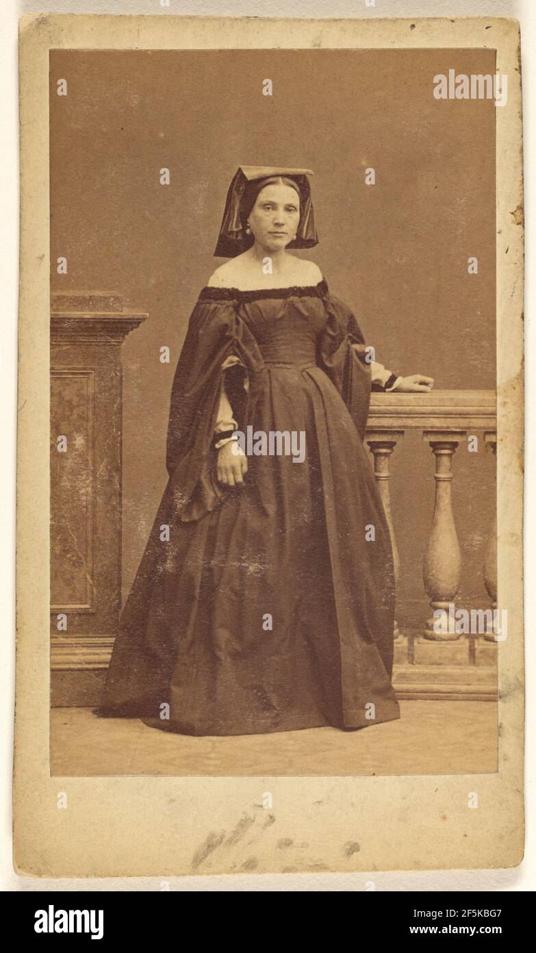 Singer wearing a hat hi-res stock photography and images - Alamy