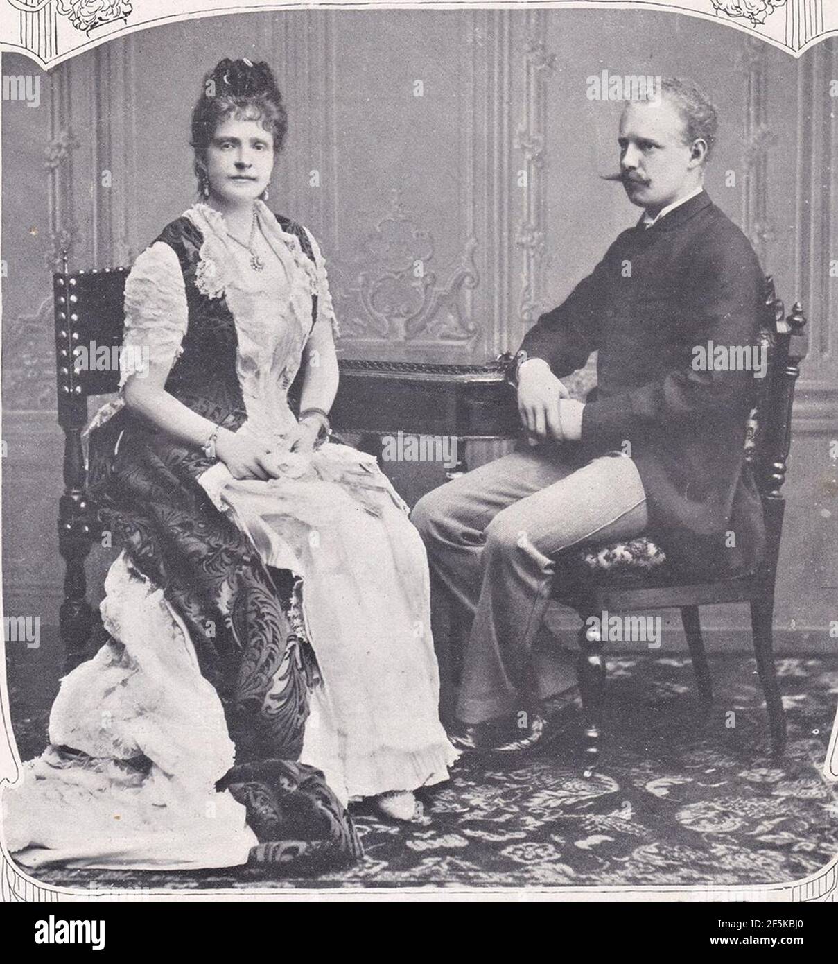 Rainha Maria Pia e o seu filho D. Afonso, Duque do Porto Stock Photo ...