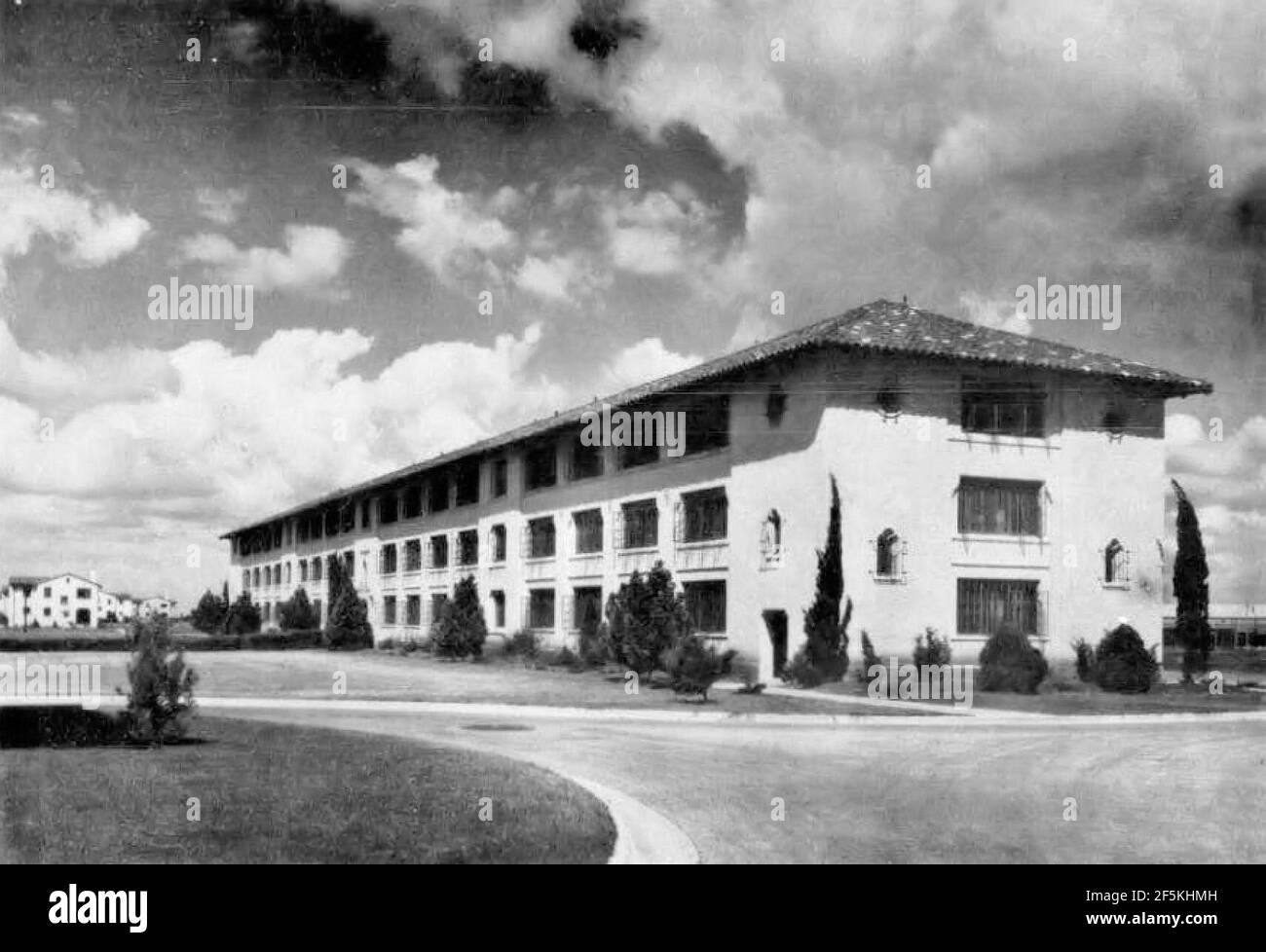 Randolph Field - 1938 - Flying Cadet Barracks Stock Photo - Alamy