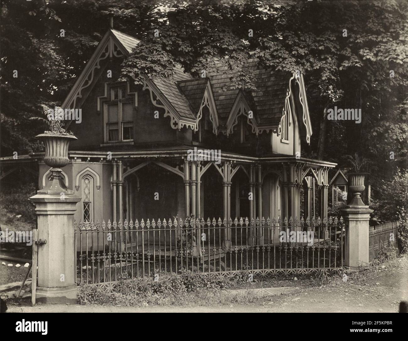 Gothic cottage hi-res stock photography and images - Alamy