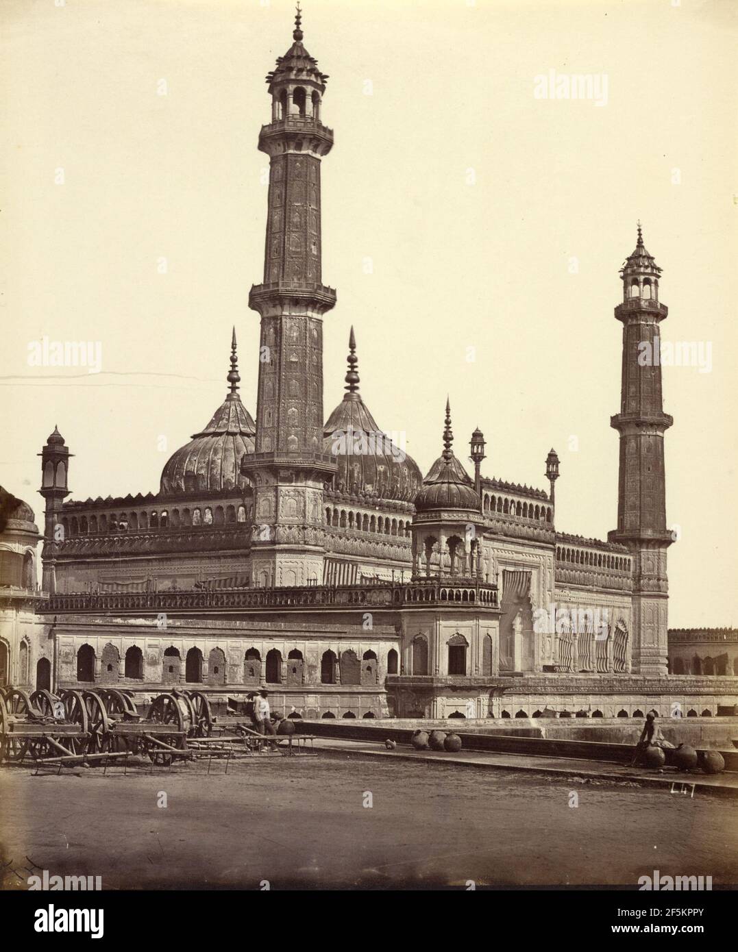 Mosque, Inside Asaf-ud-Daula's Imambara Stock Photo - Alamy