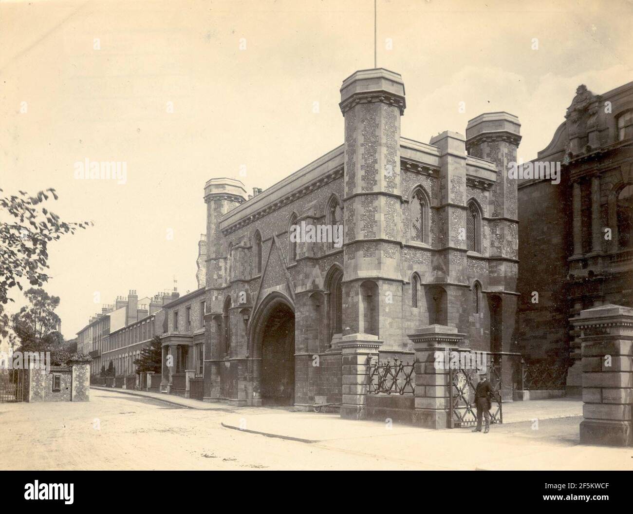 Abbey gateway reading hi-res stock photography and images - Alamy