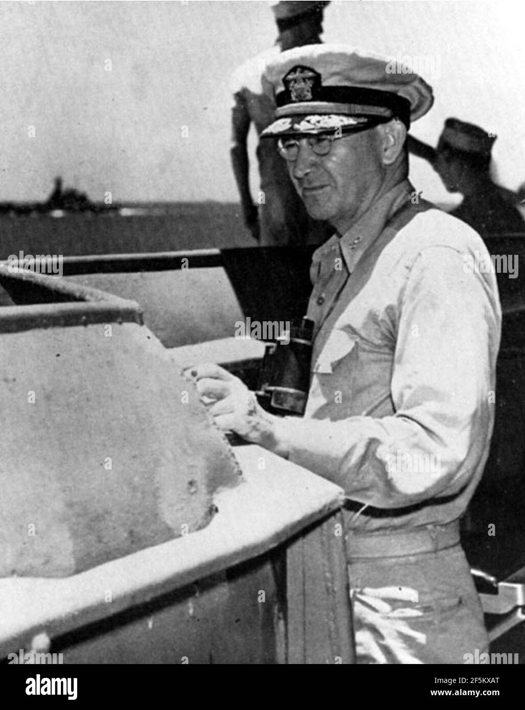 Rear Admiral Willis A. Lee aboard USS Washington (BB-56). 1942-1943 Stock Photo - Alamy