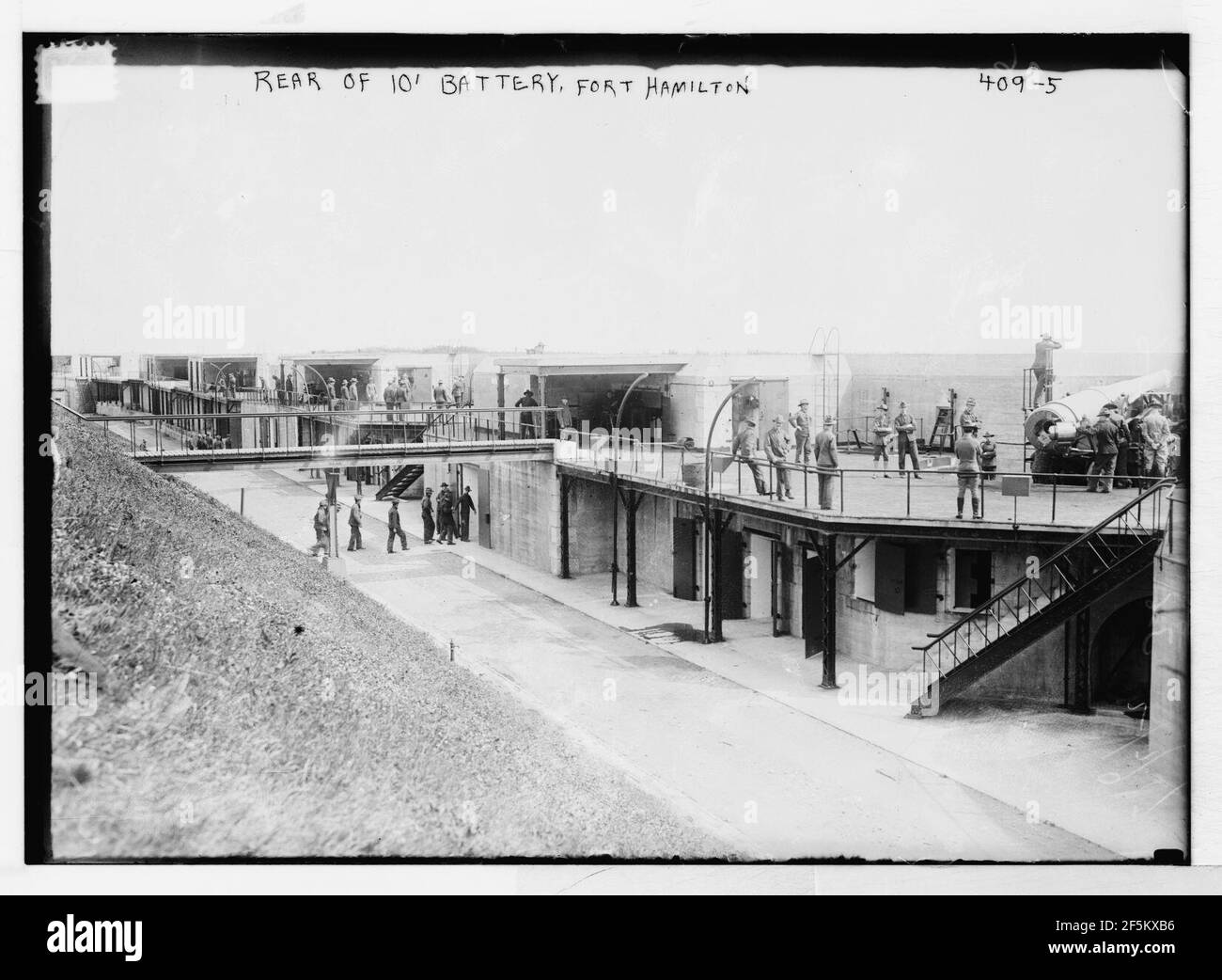 Rear of 10' battery, Fort Hamilton Stock Photo - Alamy