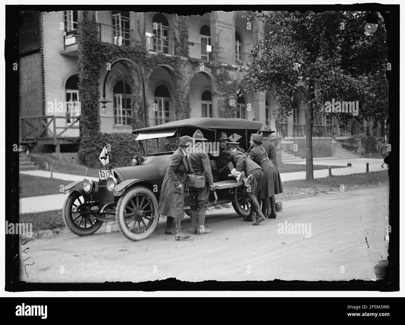 RED CROSS MOTOR CORPS. GROUPS Stock Photo - Alamy