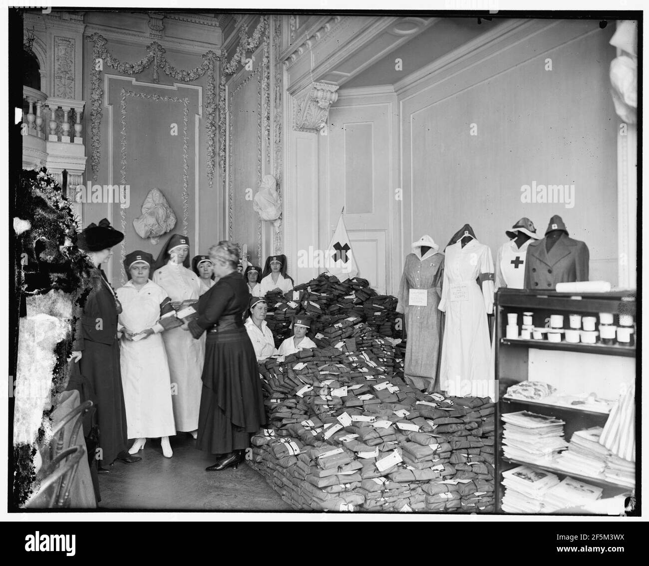 Red cross work hi-res stock photography and images - Alamy