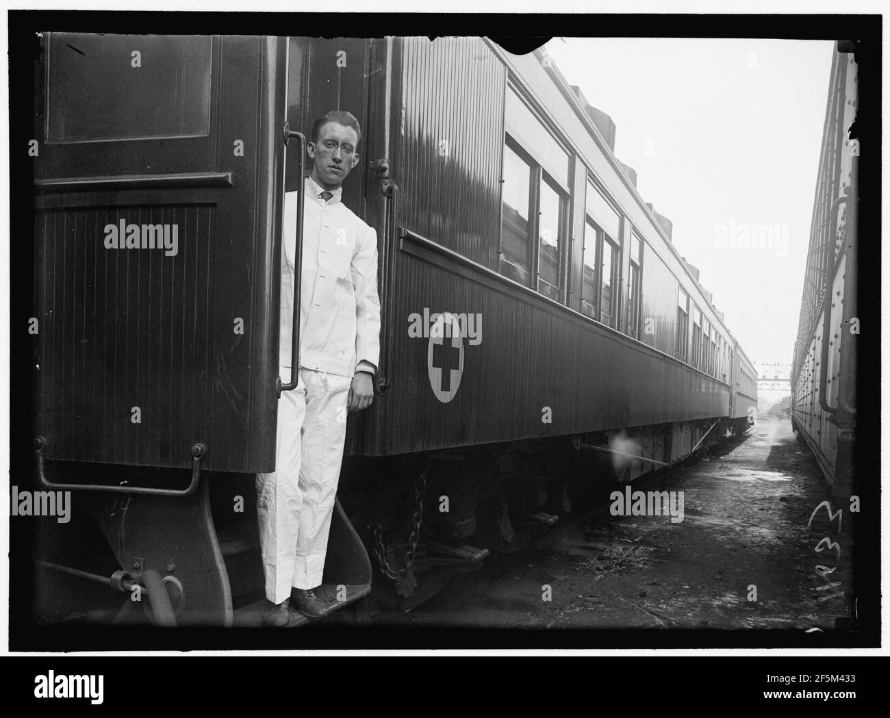 RED CROSS, AMERICAN. SANITARY RAILROAD CAR Stock Photo - Alamy