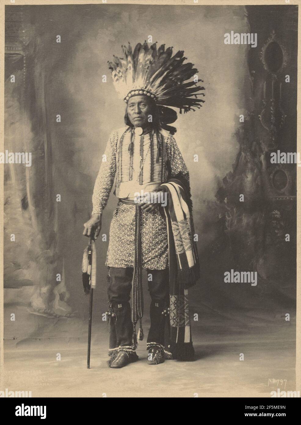Native american male hi-res stock photography and images - Alamy