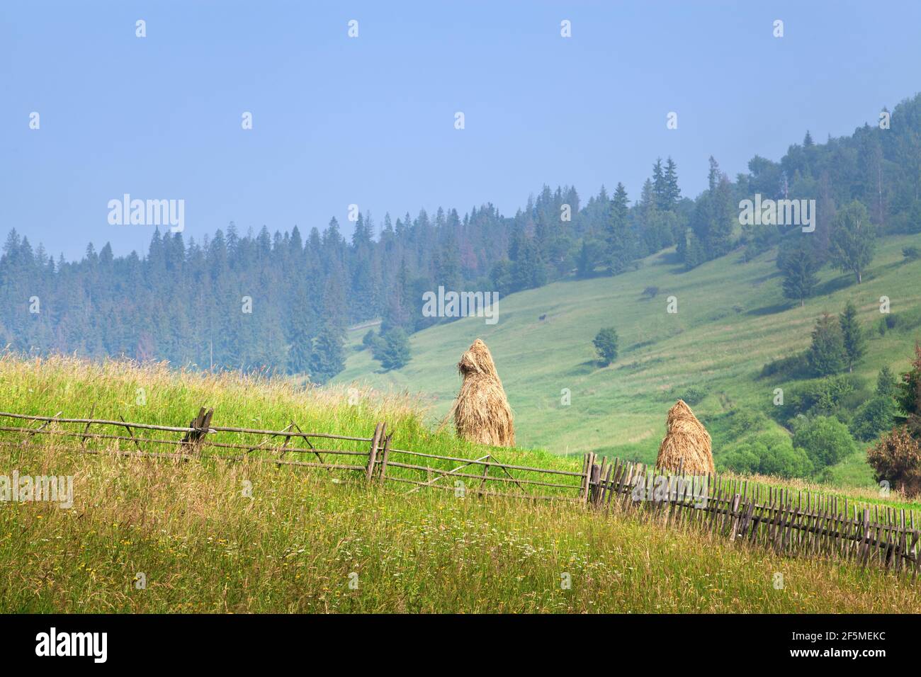 Two haystacks hi-res stock photography and images - Alamy