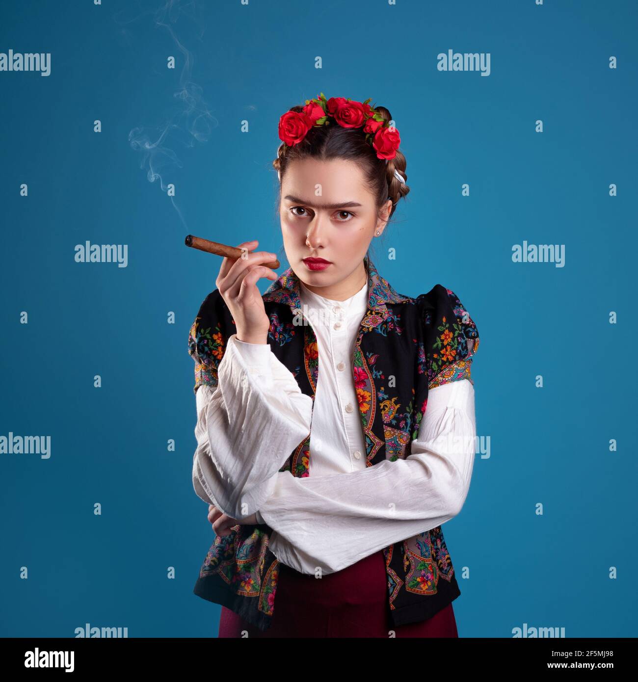 Frida kahlo portrait flowers hi-res stock photography and images - Alamy