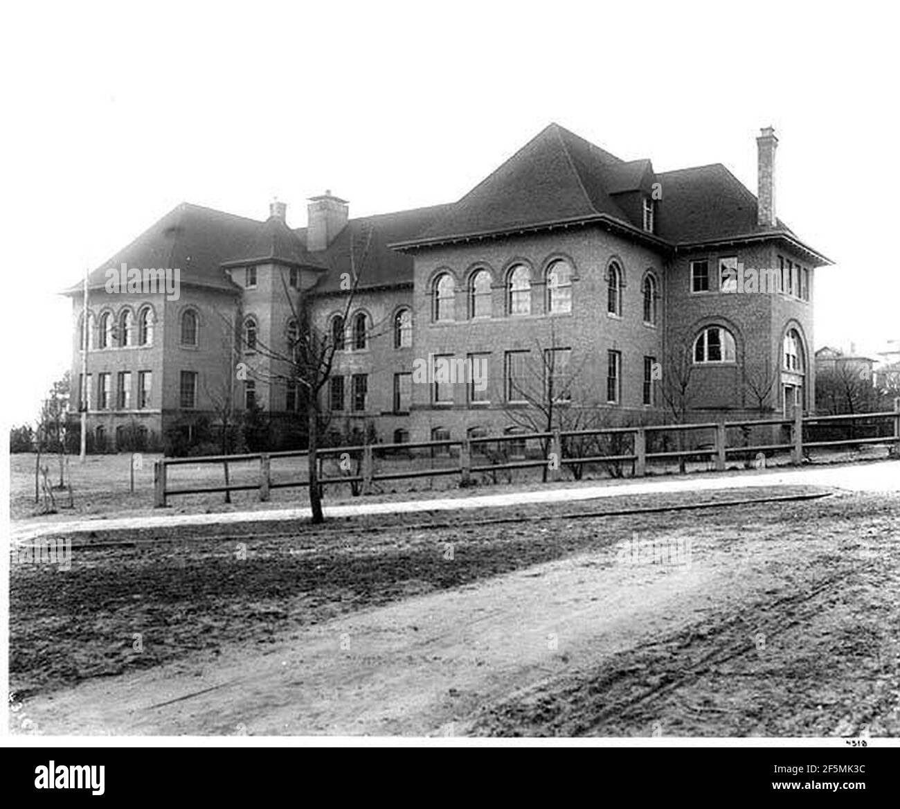 Queen Anne School, 5th Ave W and W Galer St, Seattle Stock Photo - Alamy