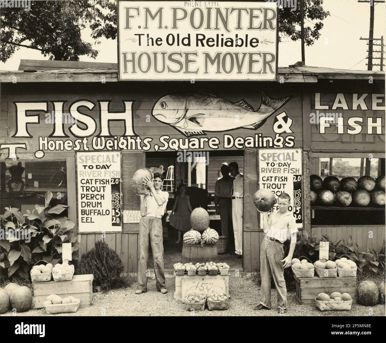 Roadside store between tuscaloosa and greensboro hi-res stock ...