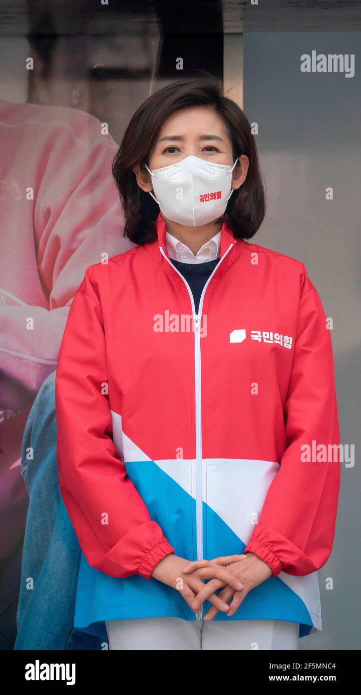 Na kyung won hi-res stock photography and images - Alamy