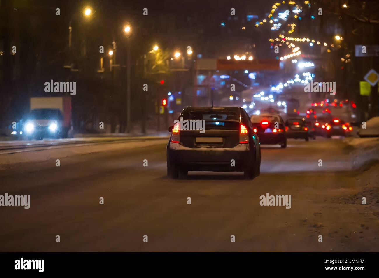 car traffic on a night winter street in the city Stock Photo - Alamy