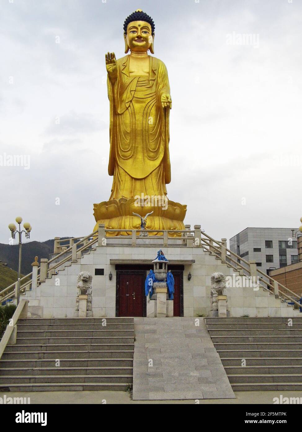 16 meters tall hi-res stock photography and images - Alamy