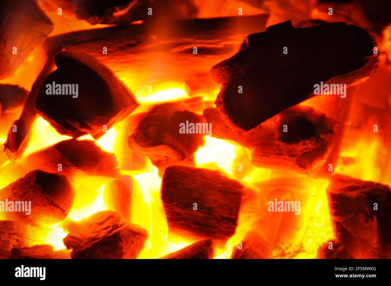 Hot coals and flames in burning campfire, wood burning Stock Photo - Alamy