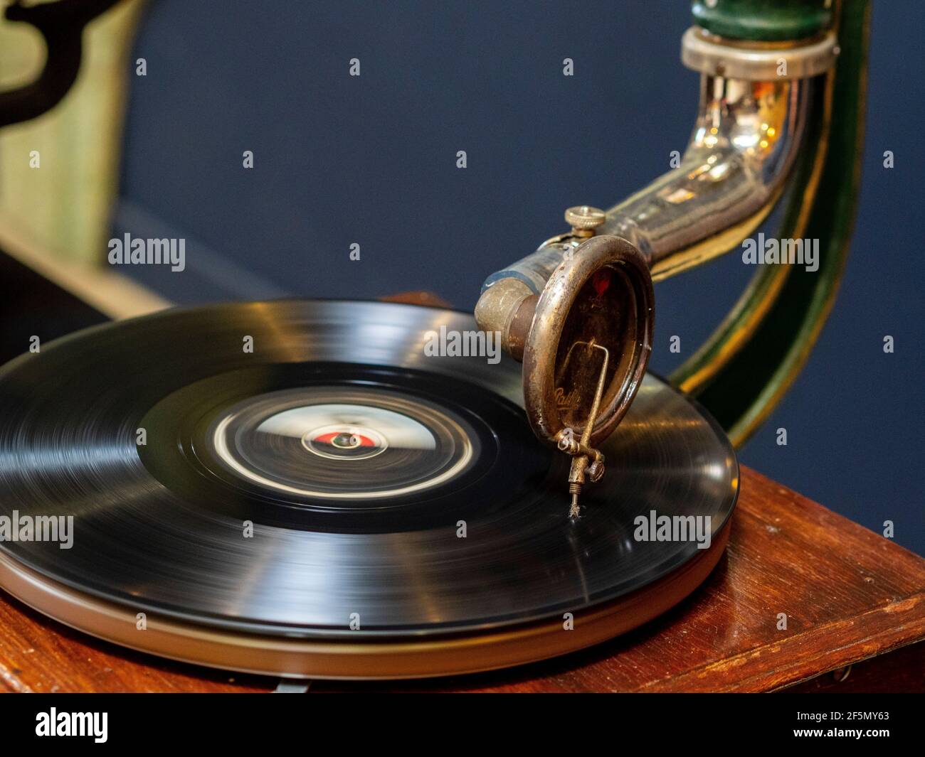 Gramophone head hi-res stock photography and images - Alamy