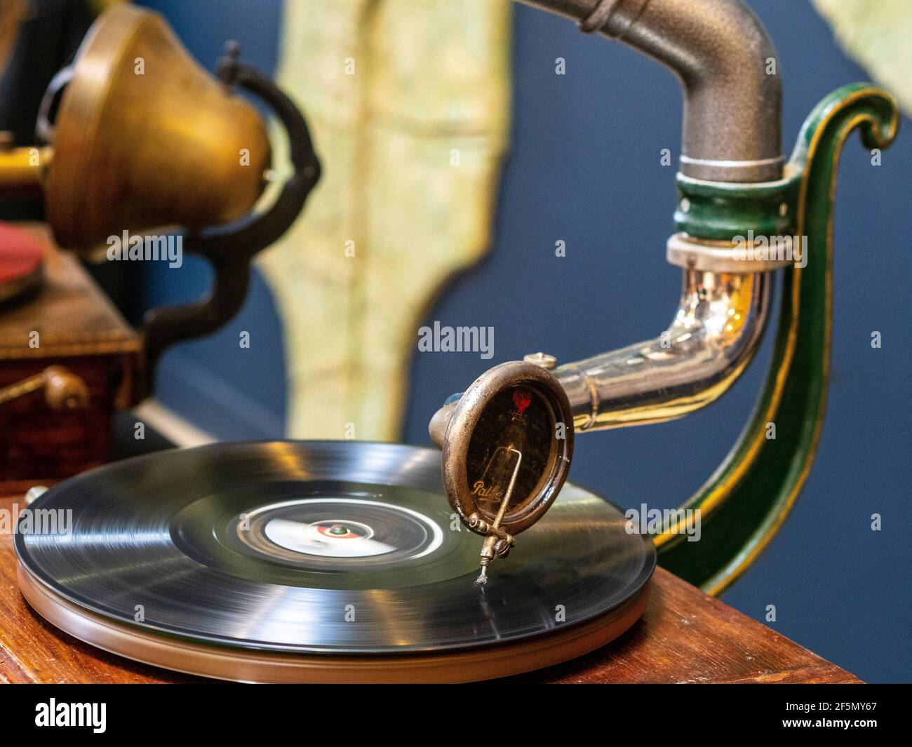 Gramophone head hi-res stock photography and images - Alamy