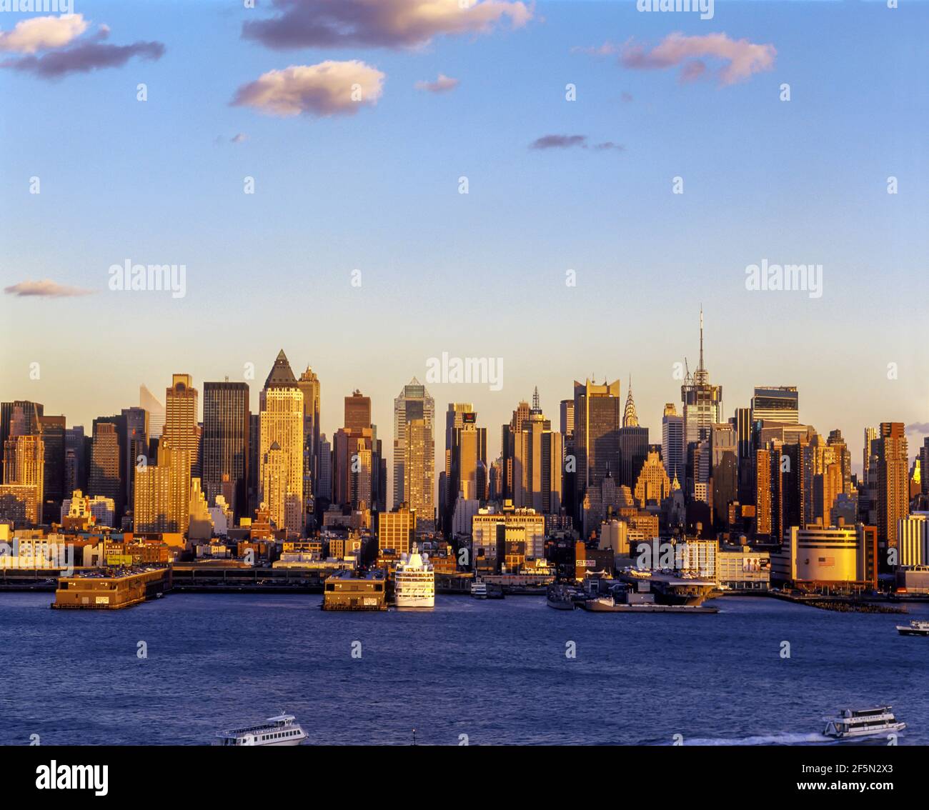 2003 HISTORICAL MIDTOWN SKYLINE MANHATTAN NEW YORK CITY USA Stock Photo ...