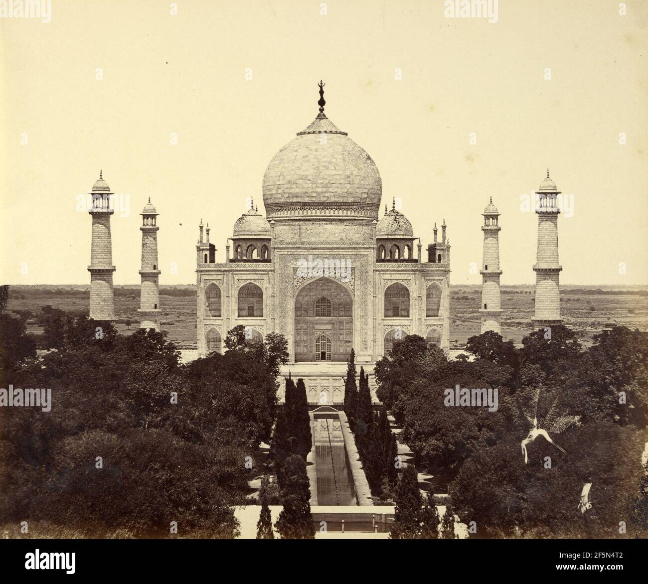 The Taj Mahal from the Entrance Gateway Stock Photo - Alamy
