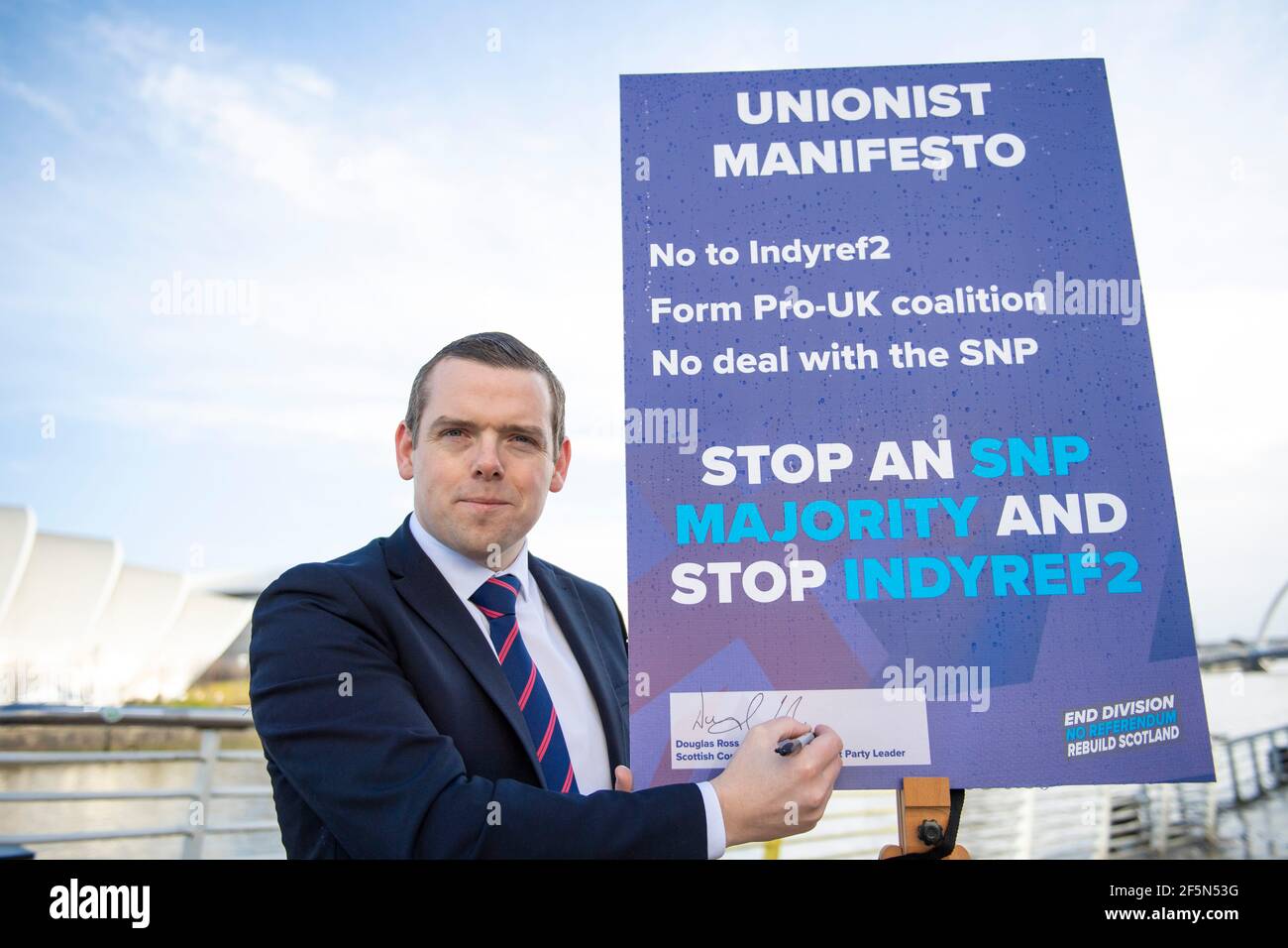 Conservative party election poster hi-res stock photography and images ...