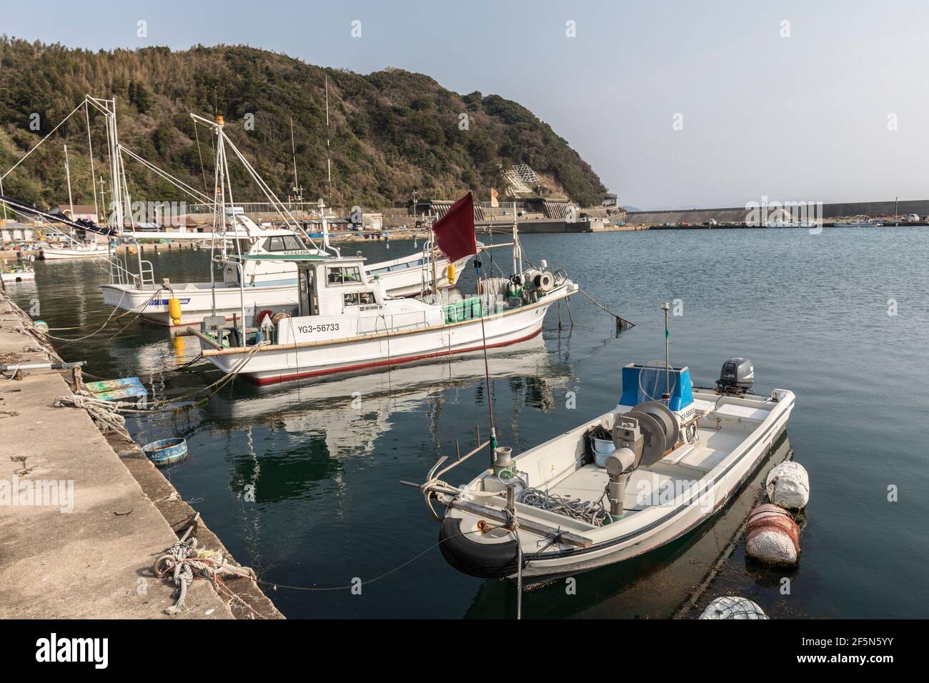 Fishing boats moored in harbour, Hohokucho Oaza Yatama, Japan Stock ...