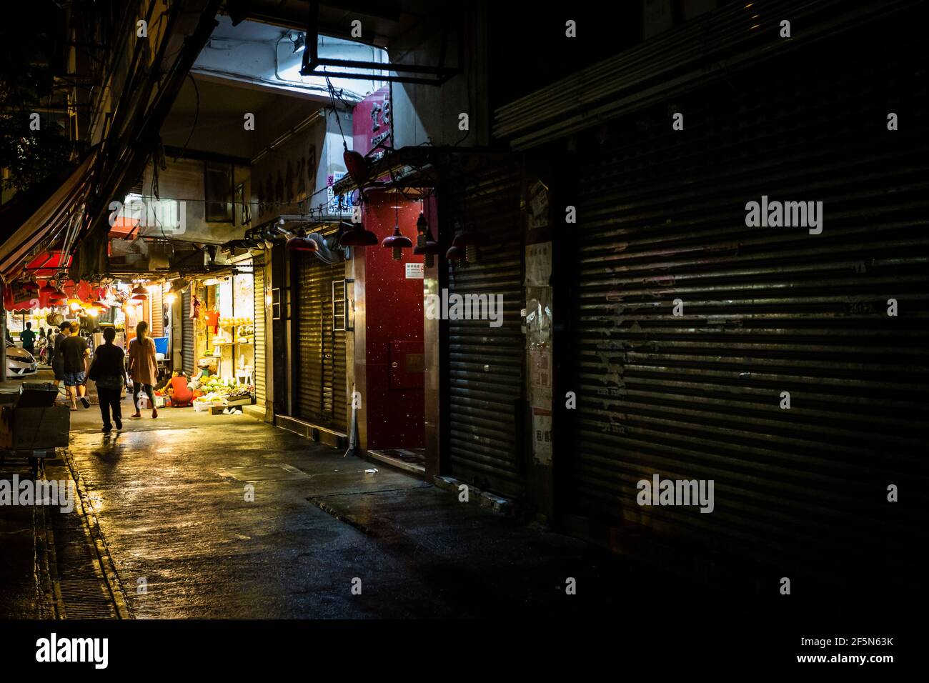 Chun Yeung Street Market at closing time Stock Photo - Alamy