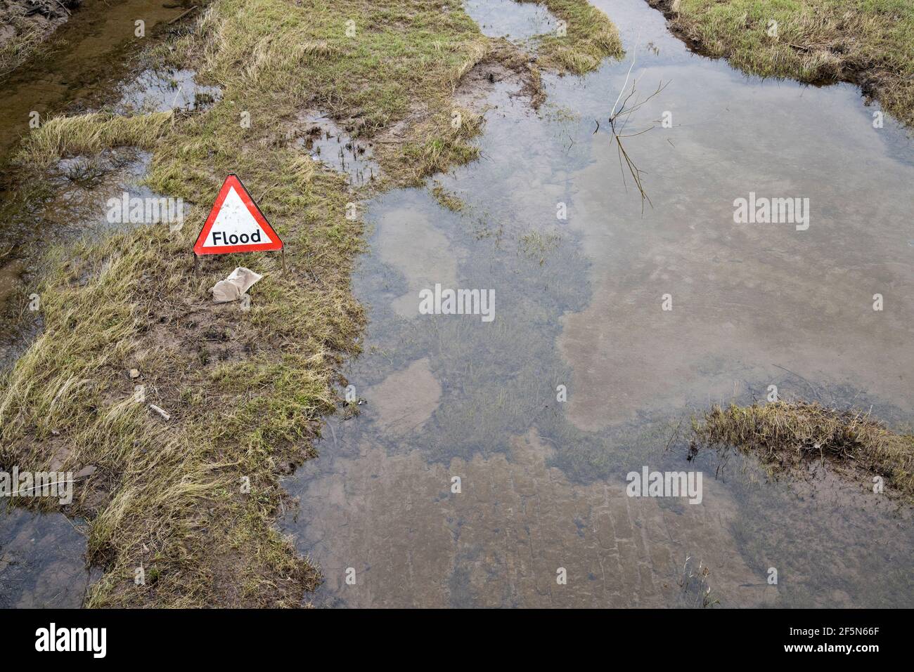 Flood area sign hi-res stock photography and images - Alamy